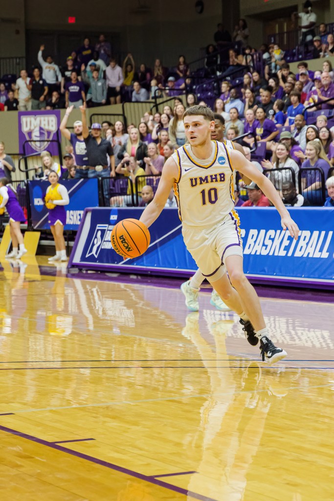 UMHB basketball alum Carson Hammond hired as Howard College assistant ...
