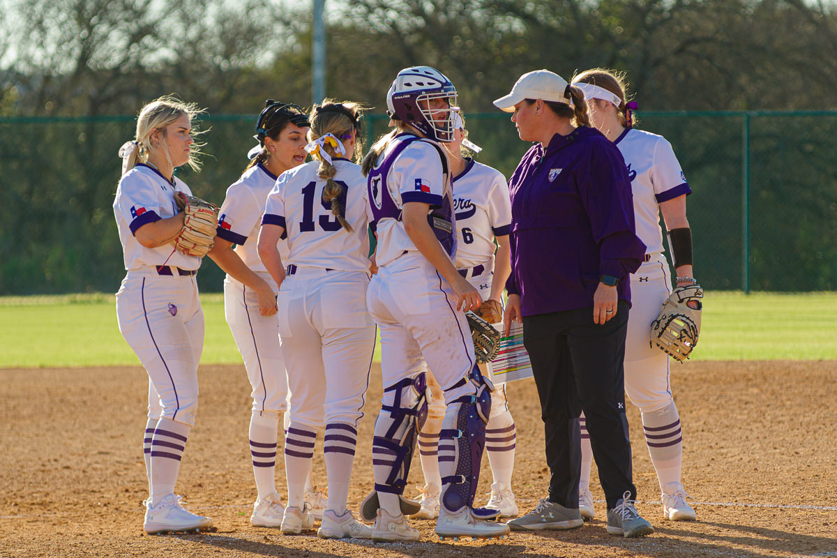 Returning core leads No. 18 UMHB softball in 2023 season - True To The Cru