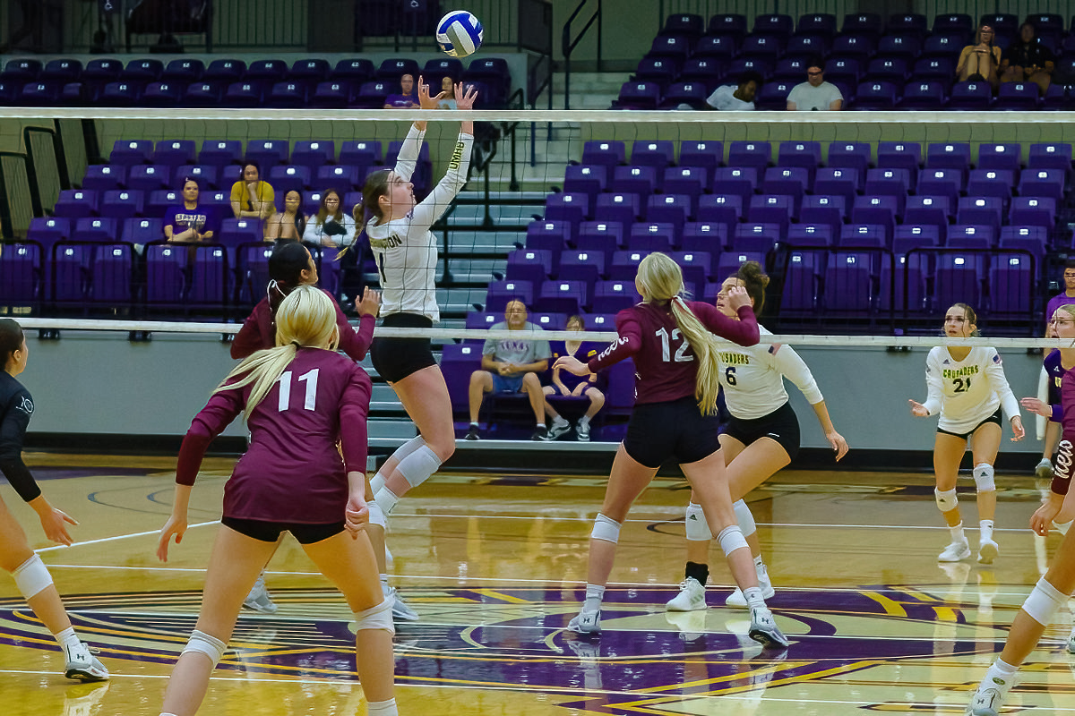 Harrington tallies 40 assists as UMHB Volleyball sweeps LeTourneau in ...