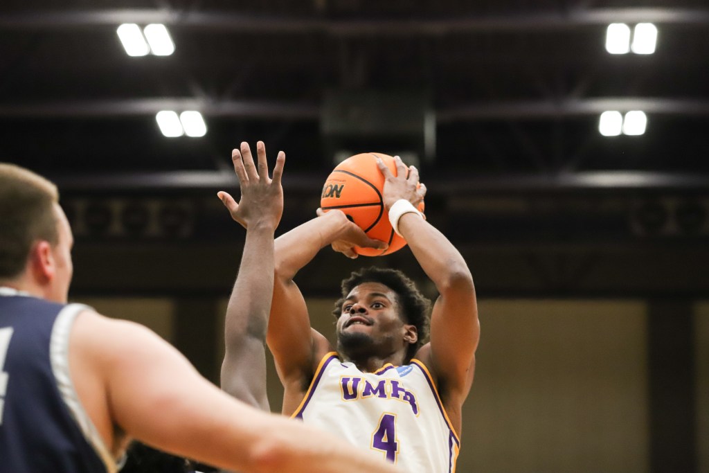 PHOTOS: UMHB Men's Basketball vs. Berry College - True To The Cru