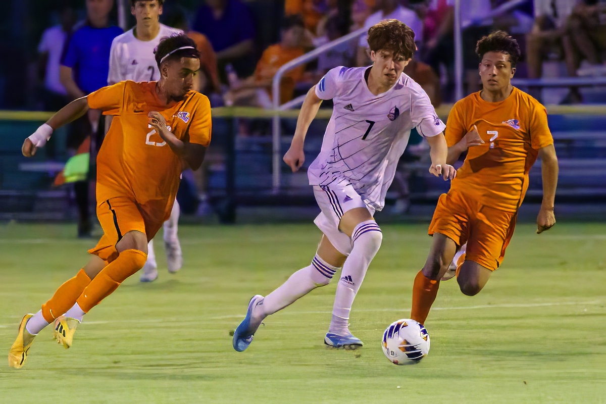 UMHB men's soccer maintaining momentum heading into Saturday's pivotal ...