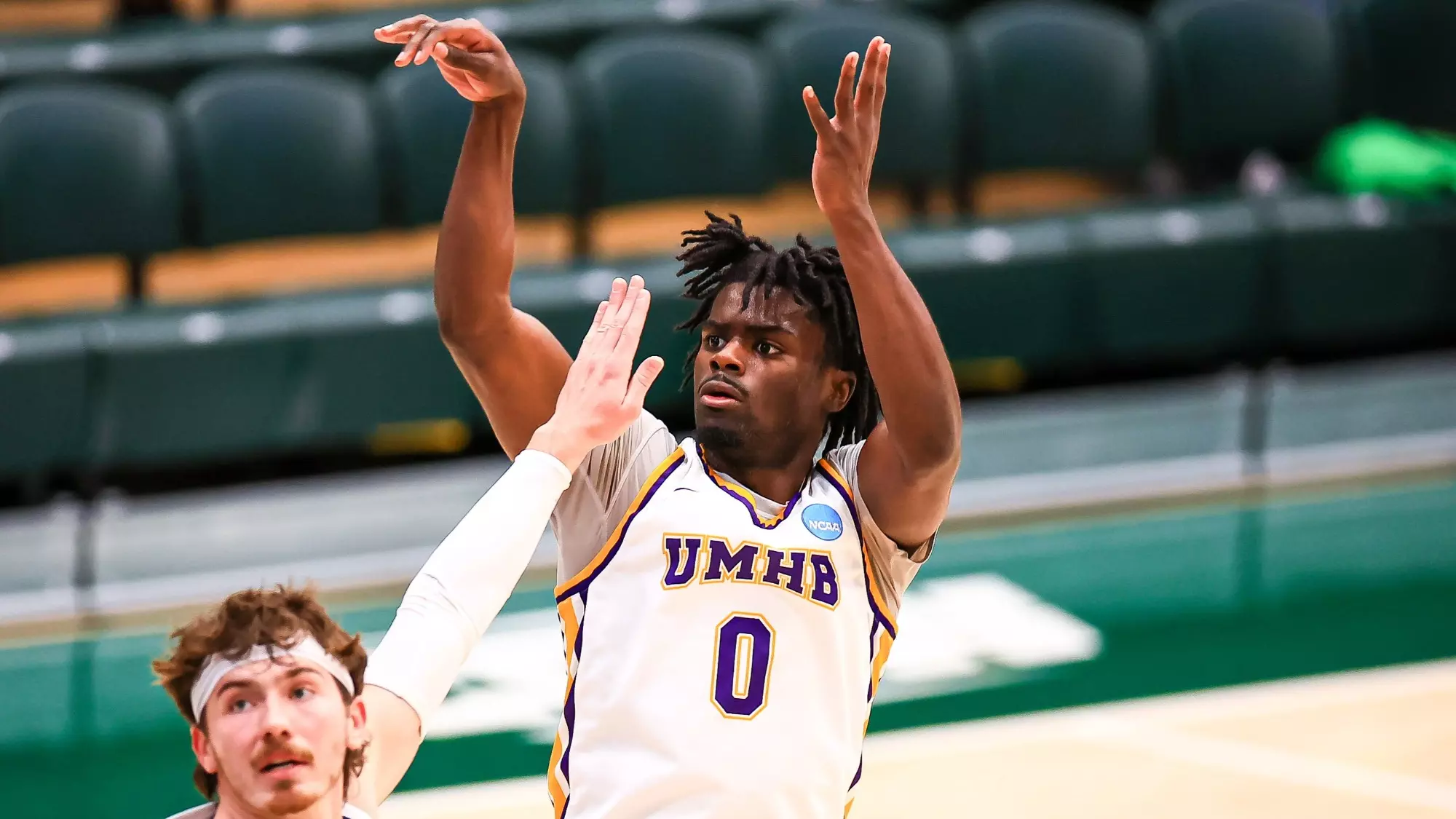 Pinnock's career shooting night headlines UMHB men's basketball's ...